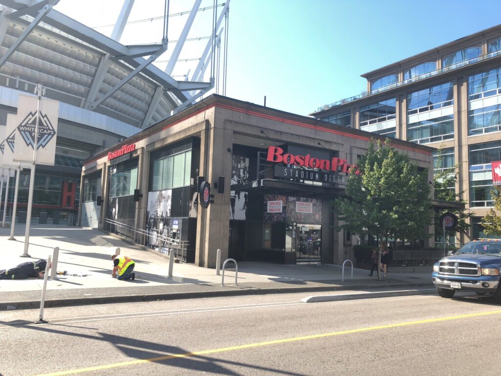 Stadium Boston Pizza Renovation - Chandos Construction